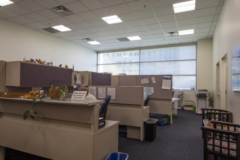 The 13 Best Cubicles and Work Stations of the 80s and 90s - Department ...